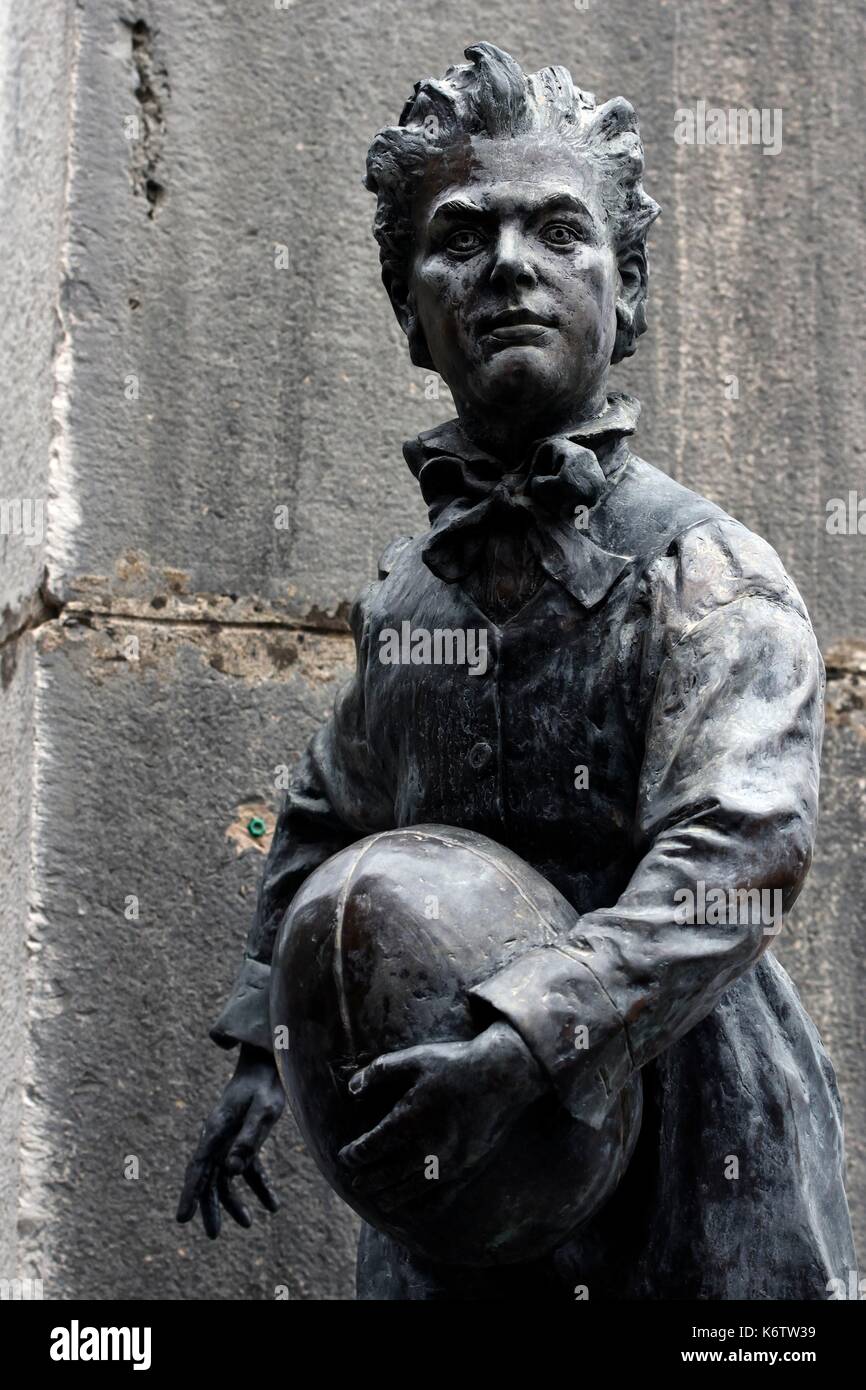 Frankreich, Alpes Maritimes, Menton, Vieux Chateau Friedhof, Statue von ...