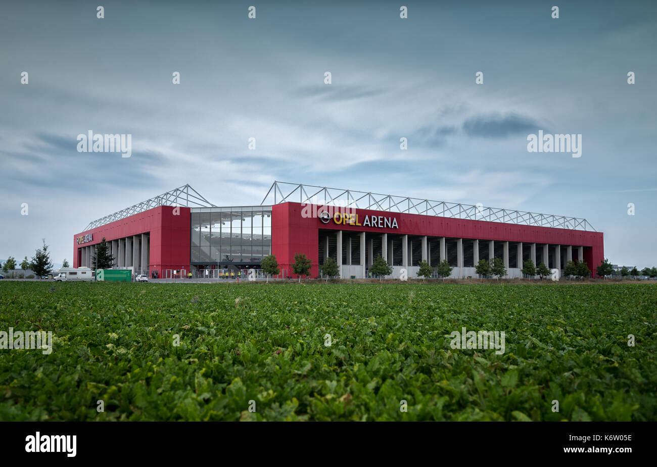 Opel arena stadion -Fotos und -Bildmaterial in hoher Auflösung – Alamy