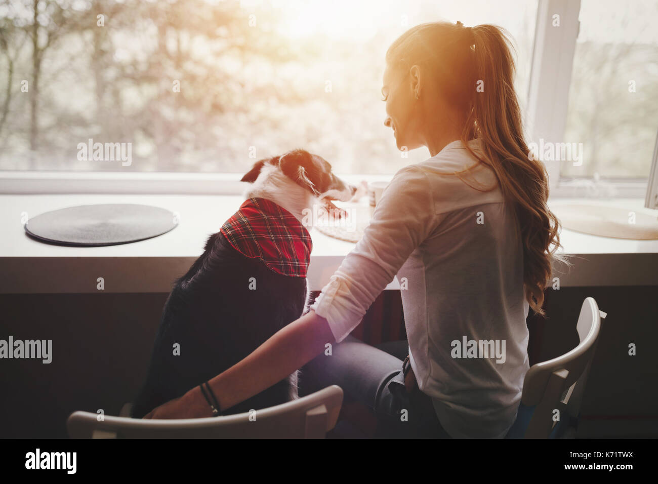Frau glücklich Stockfotos und -bilder Kaufen - Alamy