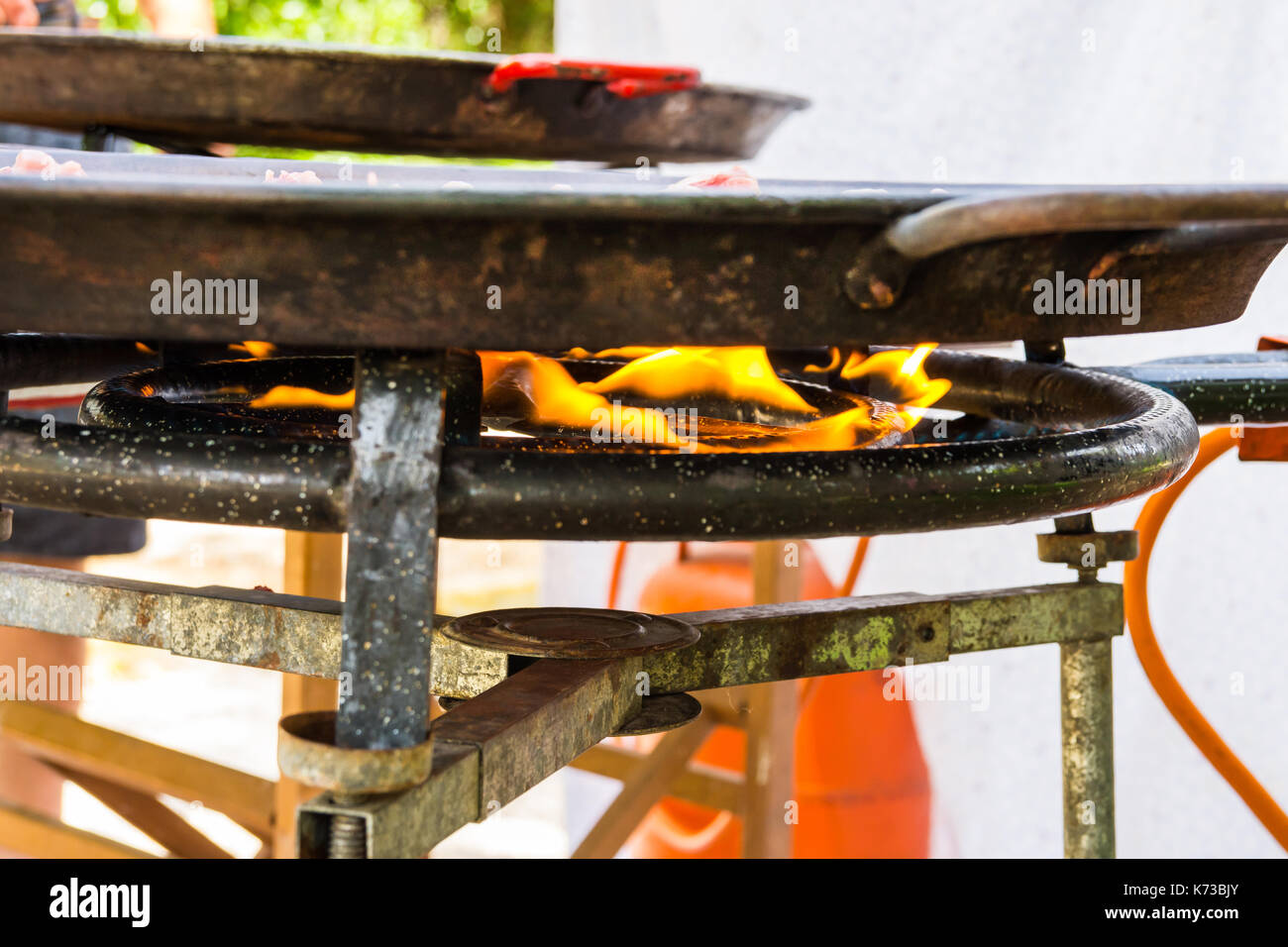 Pfanne mit flamme chicken Stockfotos und -bilder Kaufen - Alamy