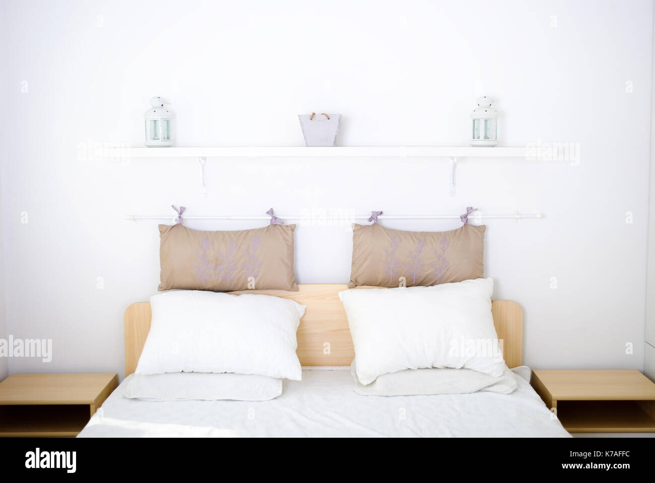 Leere bett -Fotos und -Bildmaterial in hoher Auflösung – Alamy