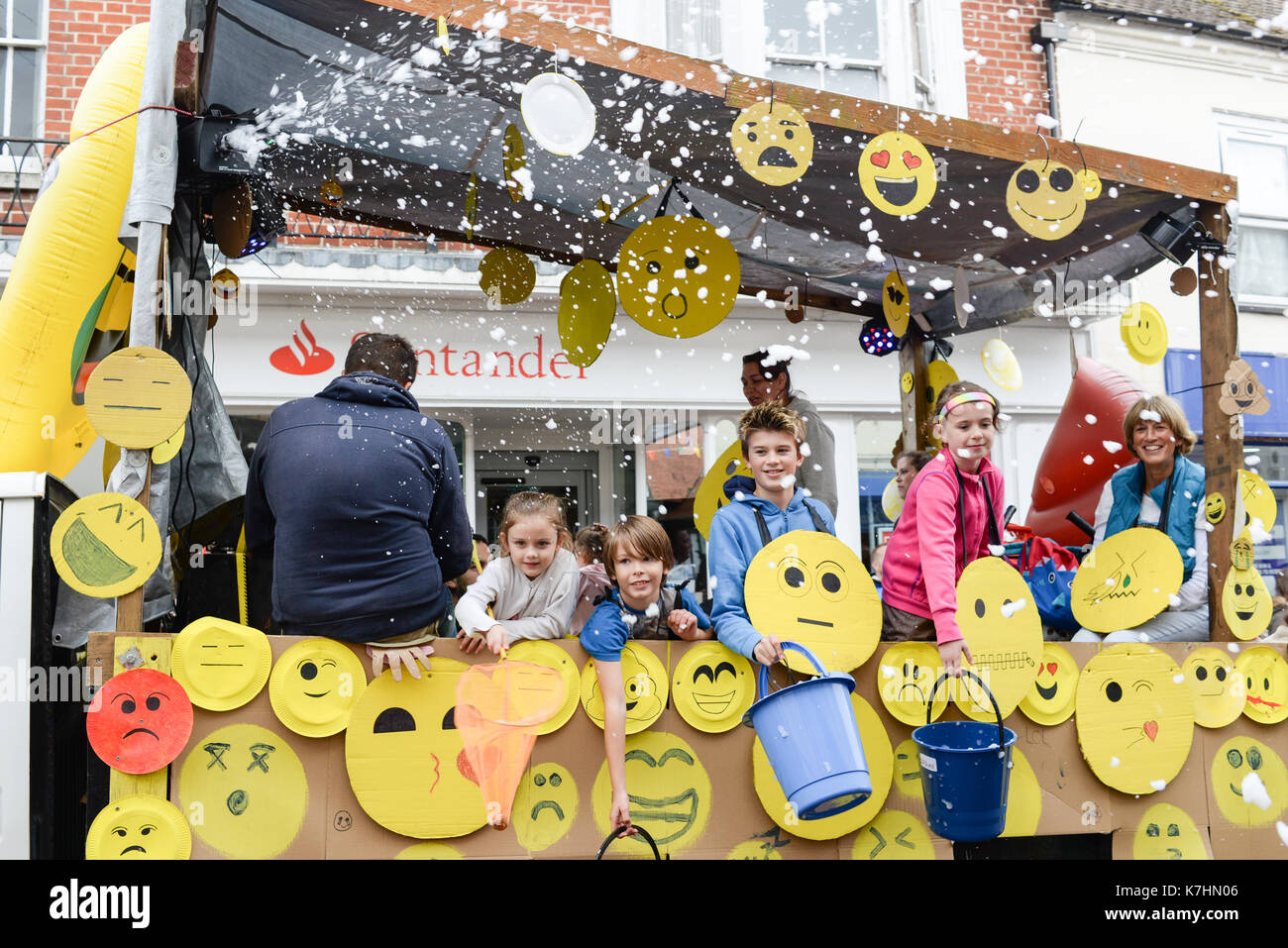 Kinder im karneval -Fotos und -Bildmaterial in hoher Auflösung – Alamy