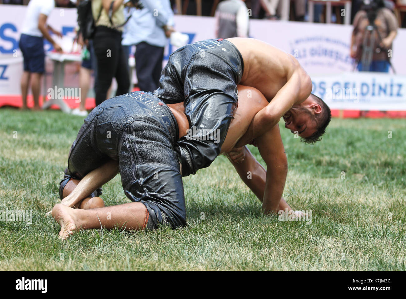Turkish wrestler -Fotos und -Bildmaterial in hoher Auflösung - Seite 2 ...