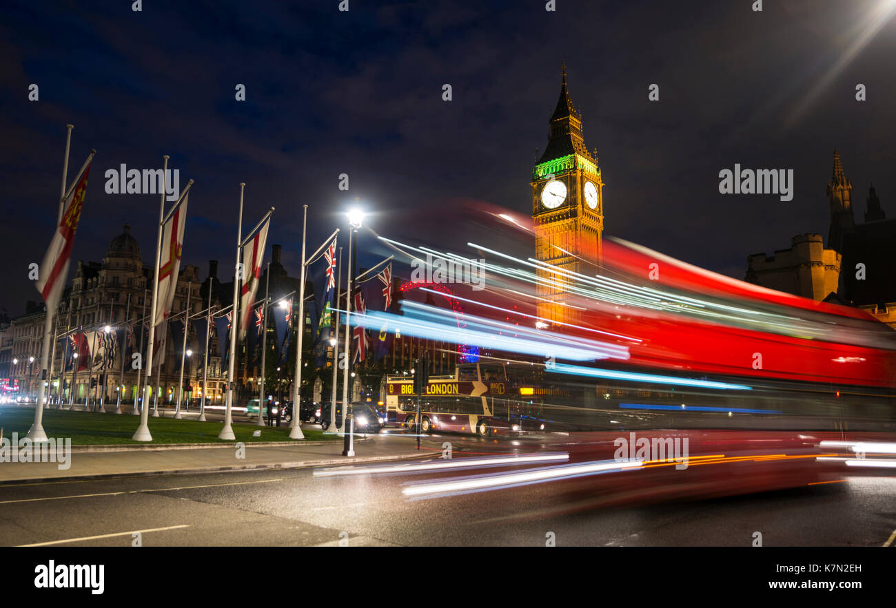 Lichtspuren Verwischen Stockfotos und -bilder Kaufen - Alamy