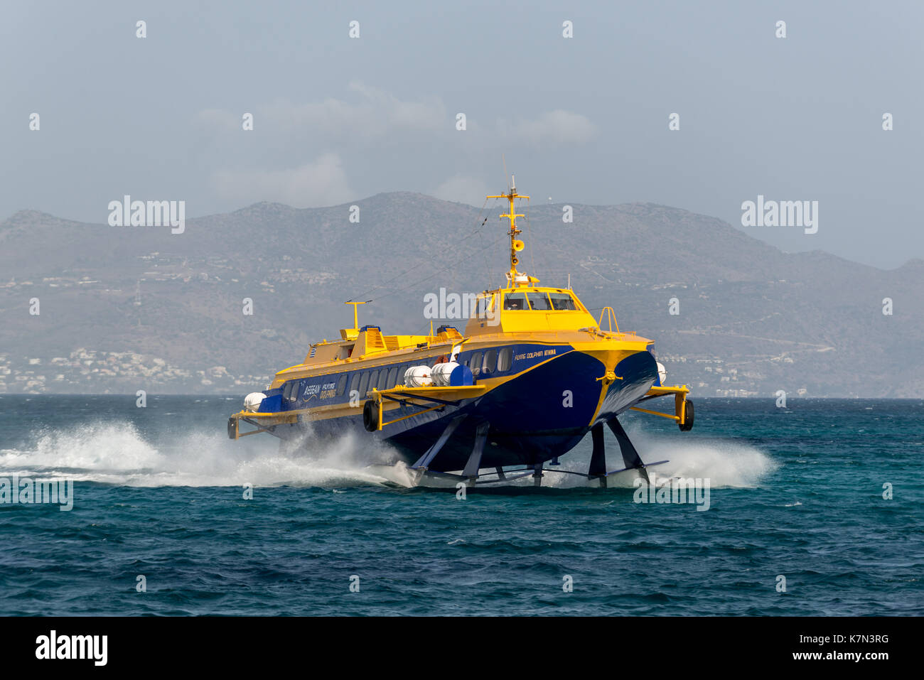 Flying dolphin -Fotos und -Bildmaterial in hoher Auflösung – Alamy