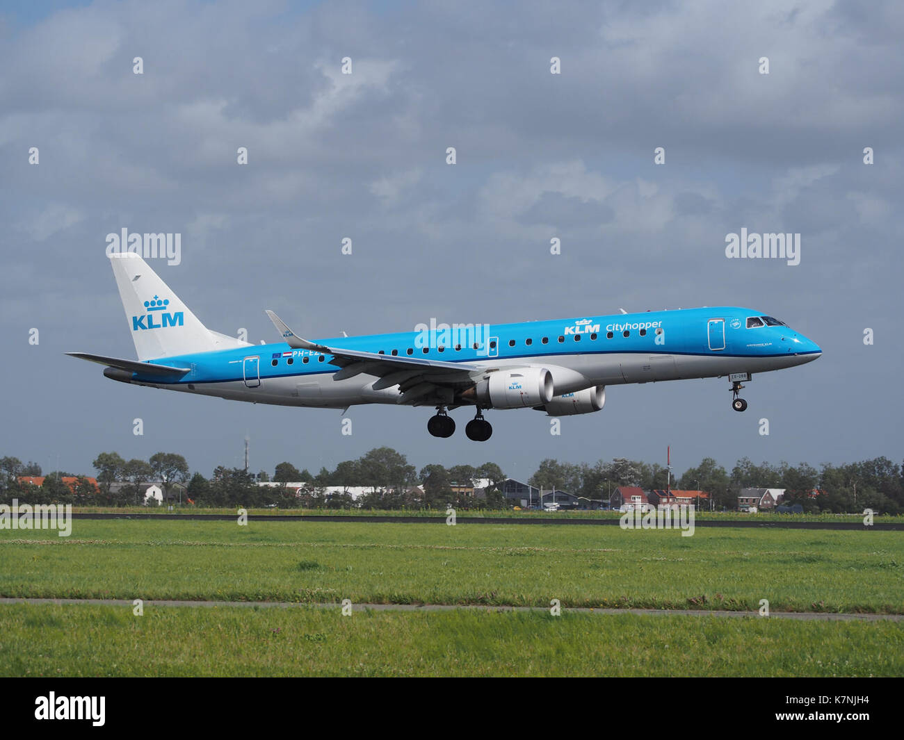 Dieses Foto zeigt das KLM Cityhopper Embraer ERJ-190STD (ERJ-190-100 ...