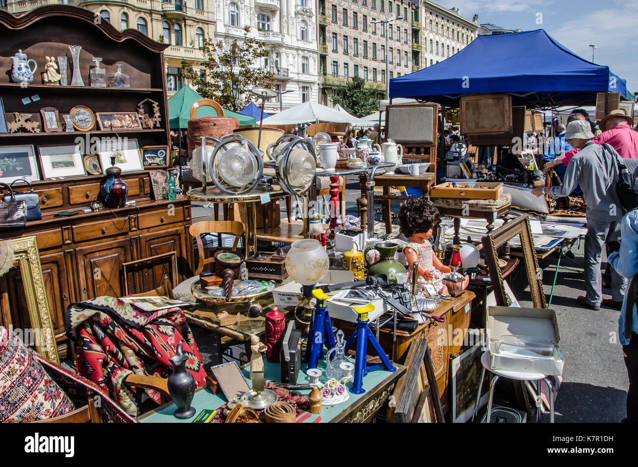 One of the best flea markets in europe -Fotos und -Bildmaterial in ...