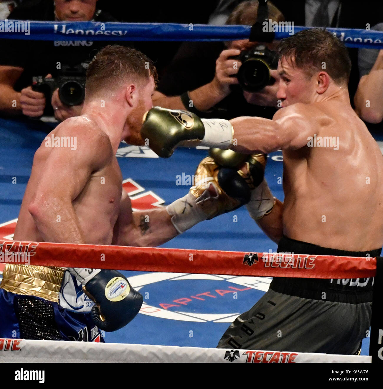 Las Vegas, NV, USA. 16 Sep, 2017. (Grau-Amtsleitungen) GGG geht 12 Umläufe mit Mexikos Canelo ...