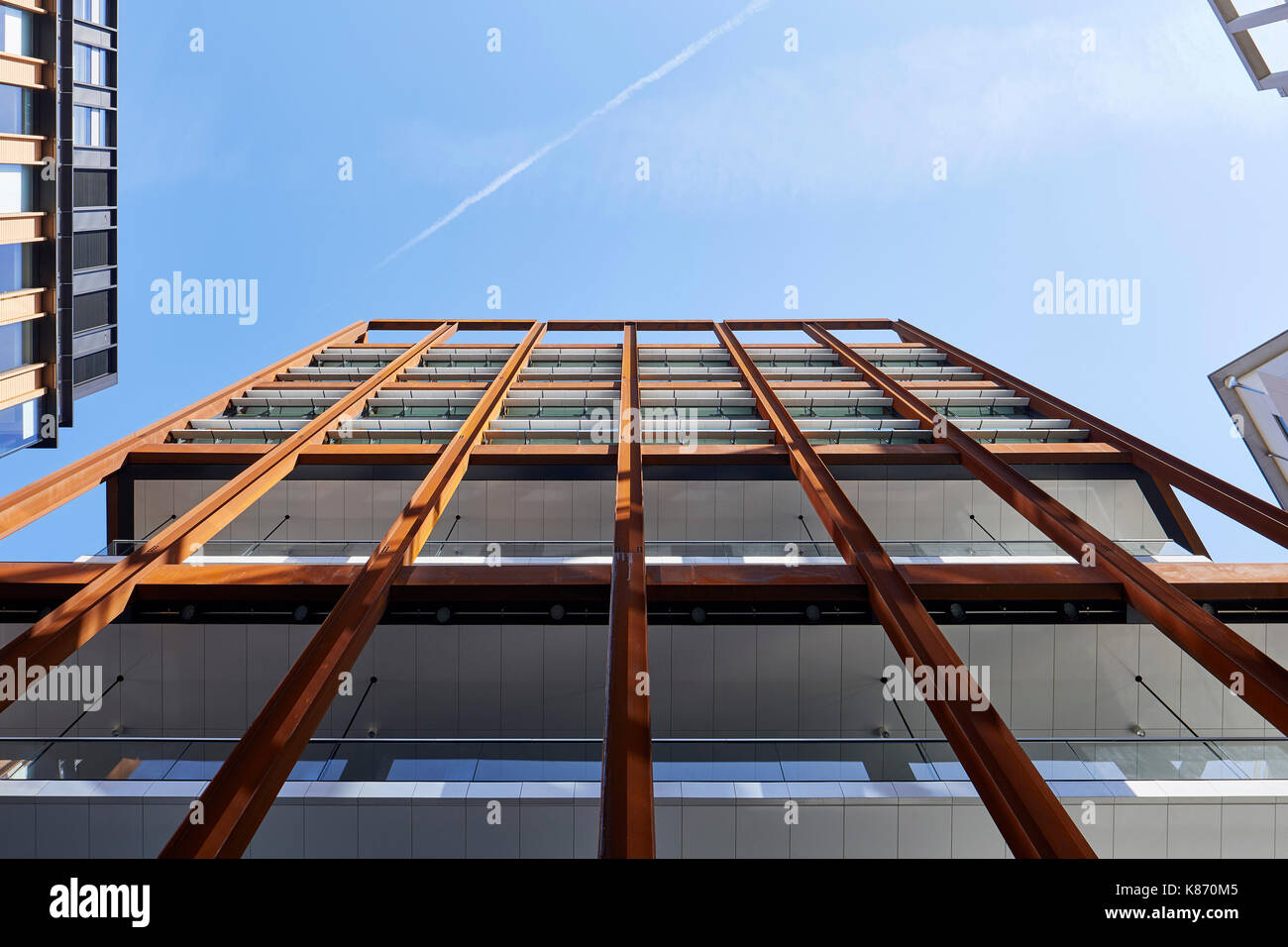 Anzeigen suchen, um sich an den Stahlträger super Struktur des Turms. 4 ...