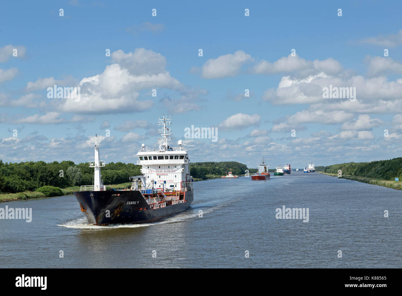 Schiffe auf dem kanal Stockfotos und -bilder Kaufen - Alamy