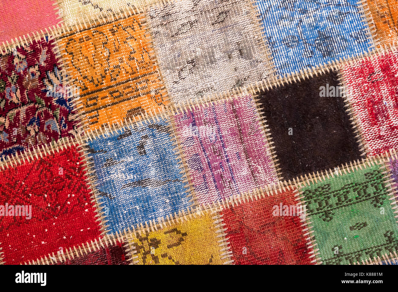 Textur von einem Stück alten Teppich dicken Fäden zu nähen ...