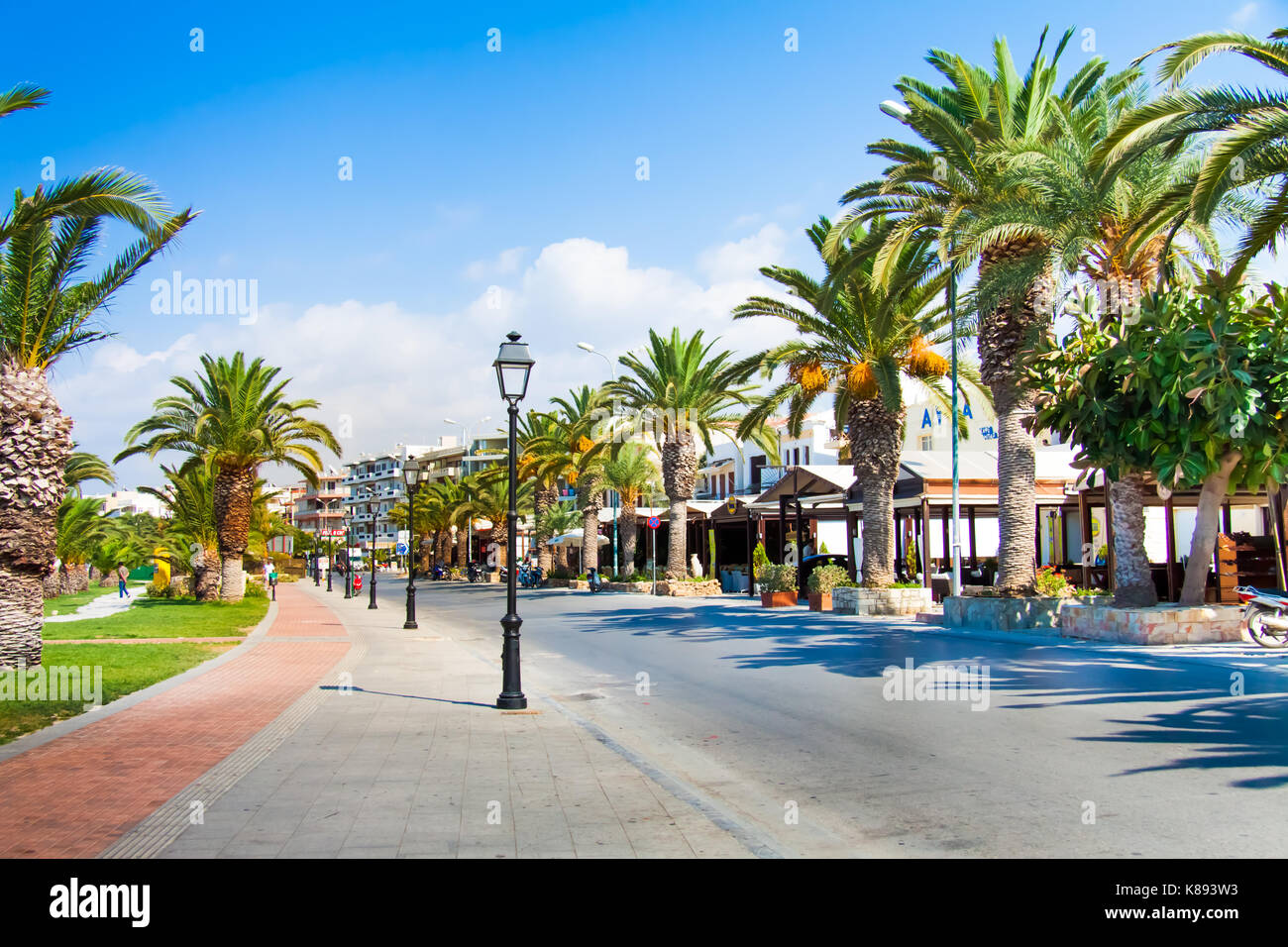 Strandpromenade mit Palmen in der Altstadt von Rethymno, Kreta ... Strandpromenade mit Palmen in der Altstadt von Rethymno, Kreta ...