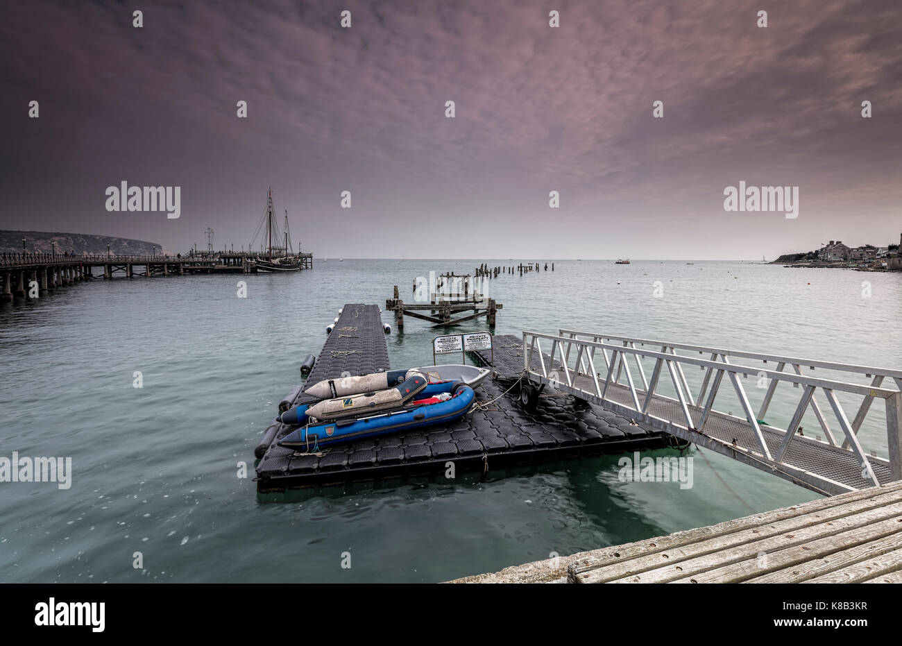 Beiboot pier -Fotos und -Bildmaterial in hoher Auflösung – Alamy