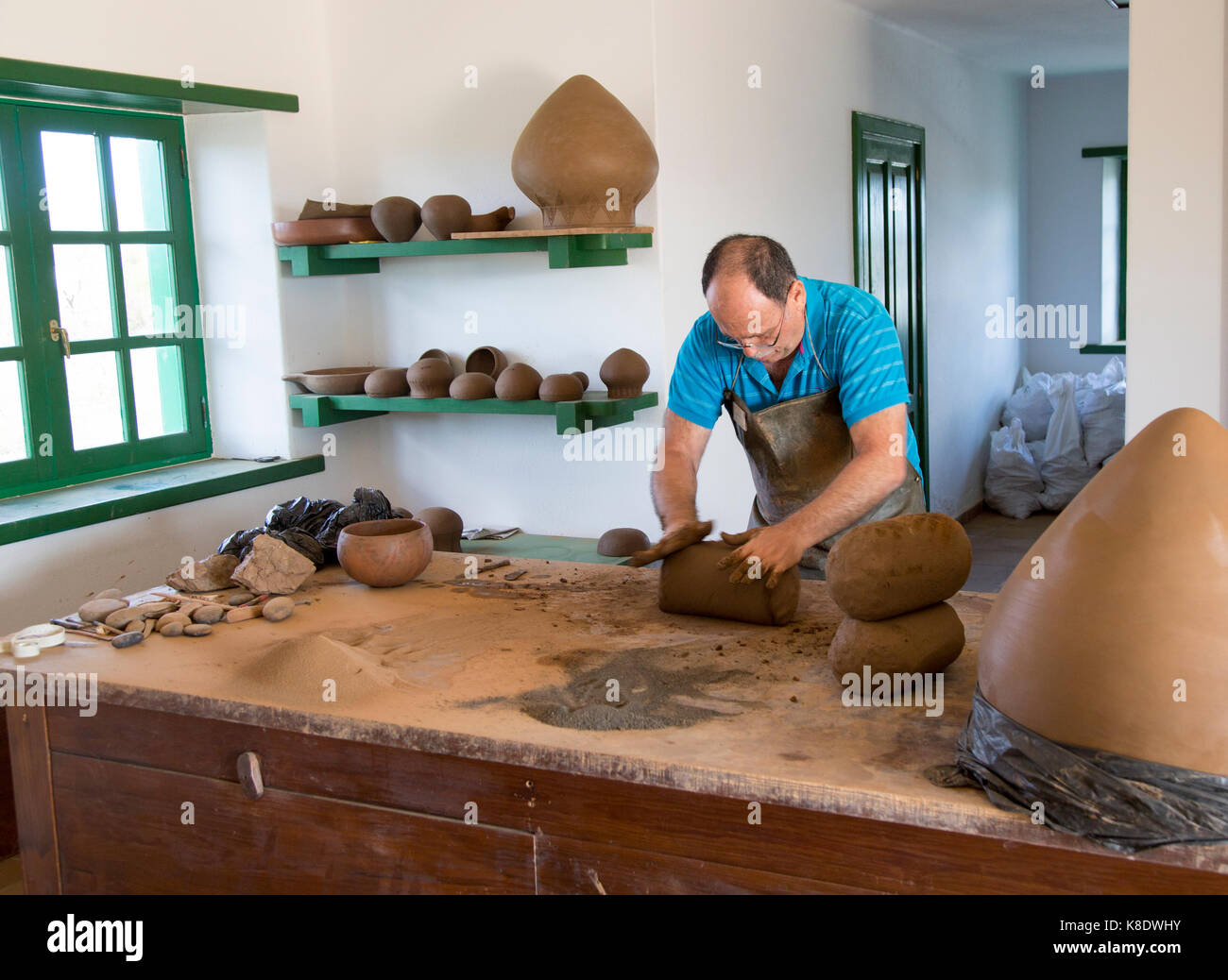 Töpfer bei der Arbeit, Museum und Folklore Arts Center, Casa Museo ...