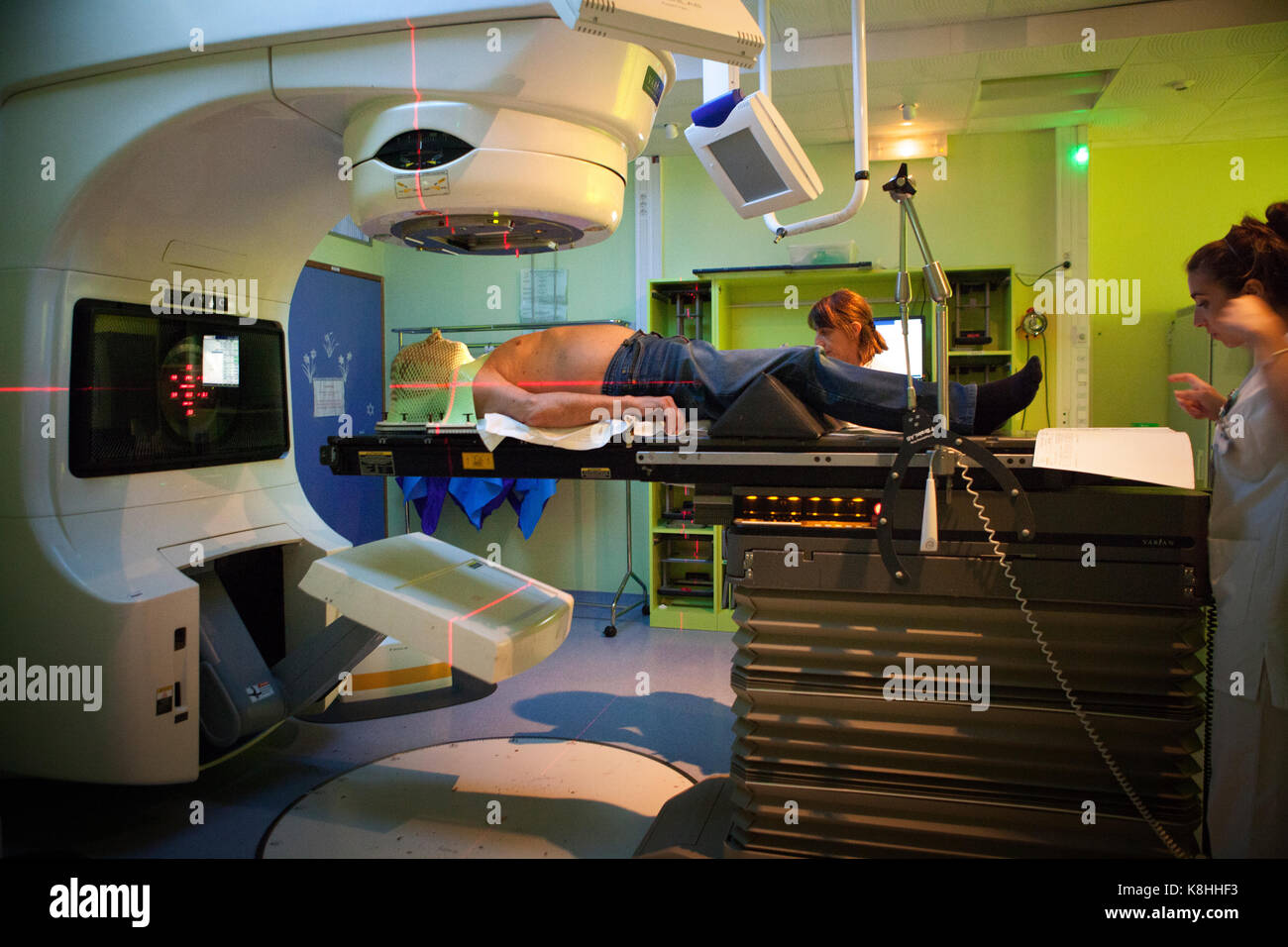 Strahlentherapie maske mann -Fotos und -Bildmaterial in hoher Auflösung – Alamy