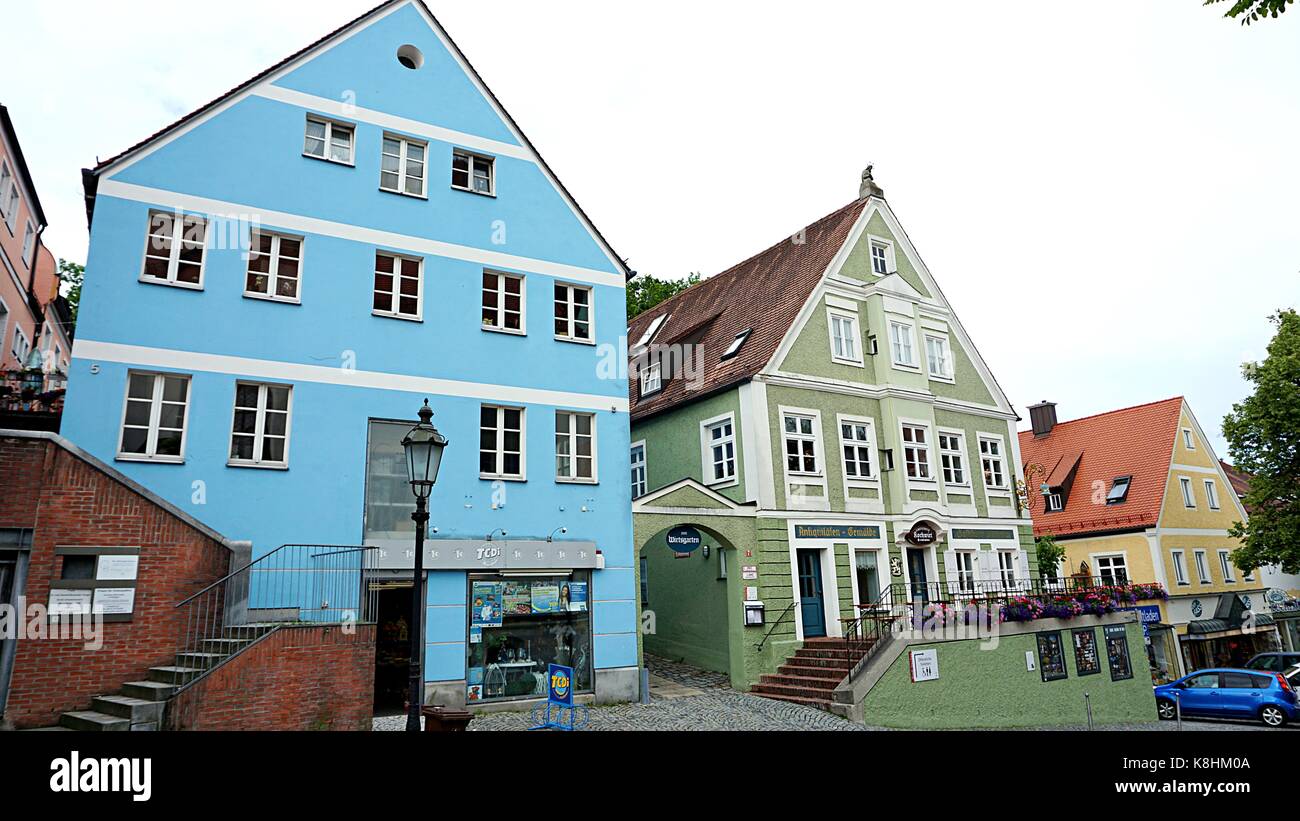 Farbenfrohe Gebäude in der Innenstadt von Dachau, Deutschland ...