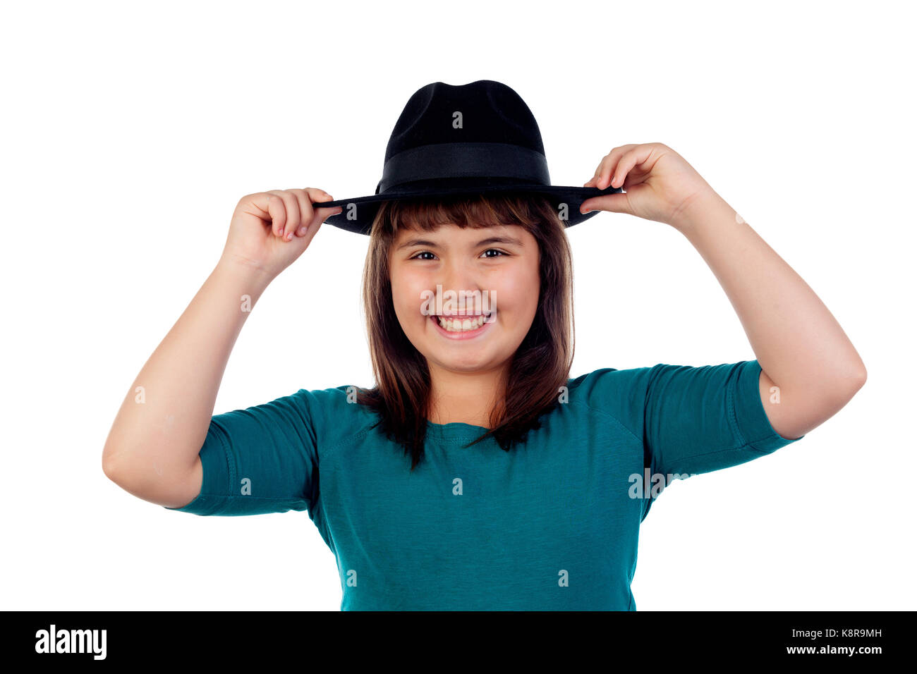 Adorable kleinen Mädchen mit schwarzen Hut auf weißem Hintergrund ...