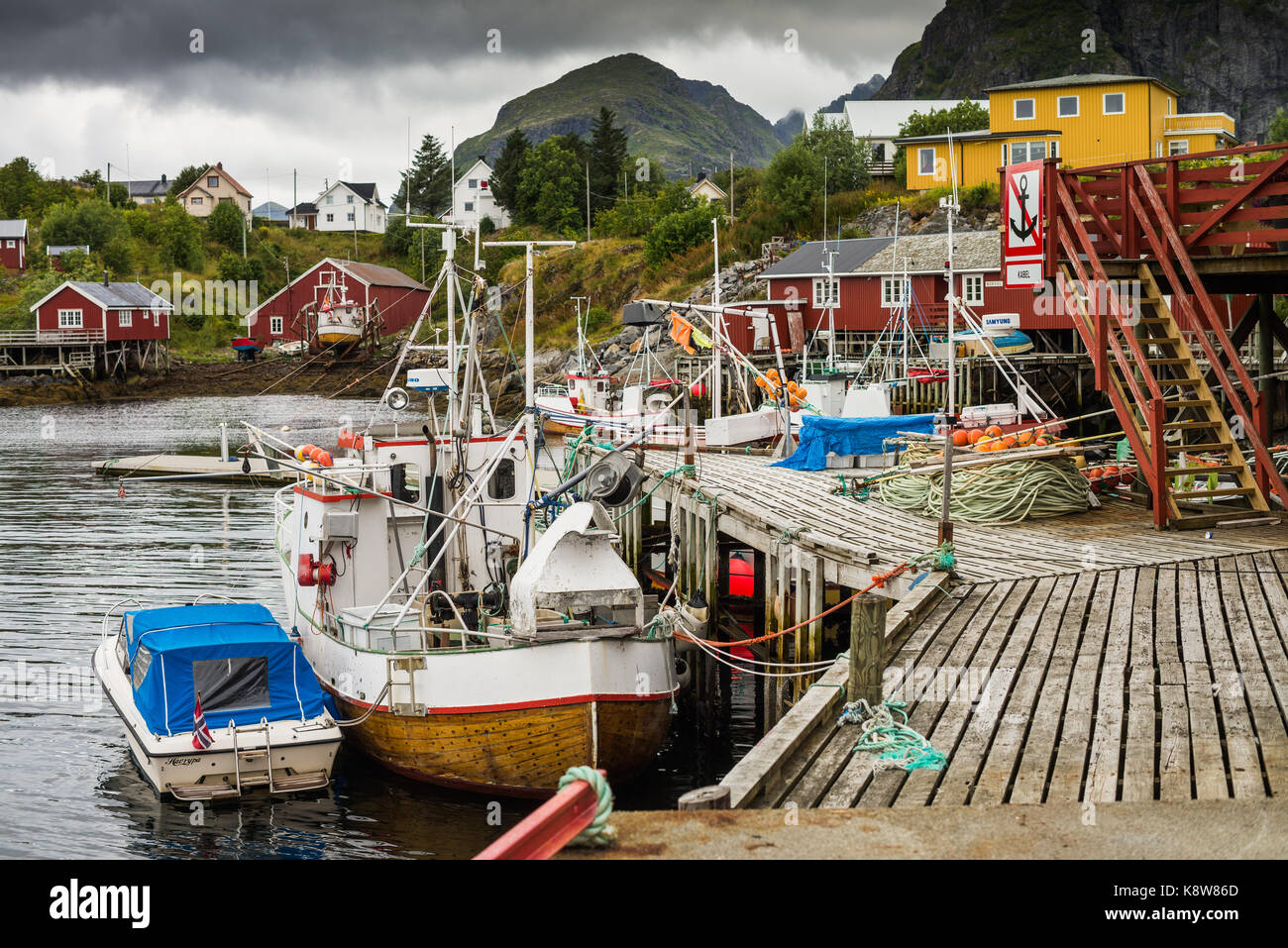 Das fischerdorf sorvagen lofoten -Fotos und -Bildmaterial in hoher ...