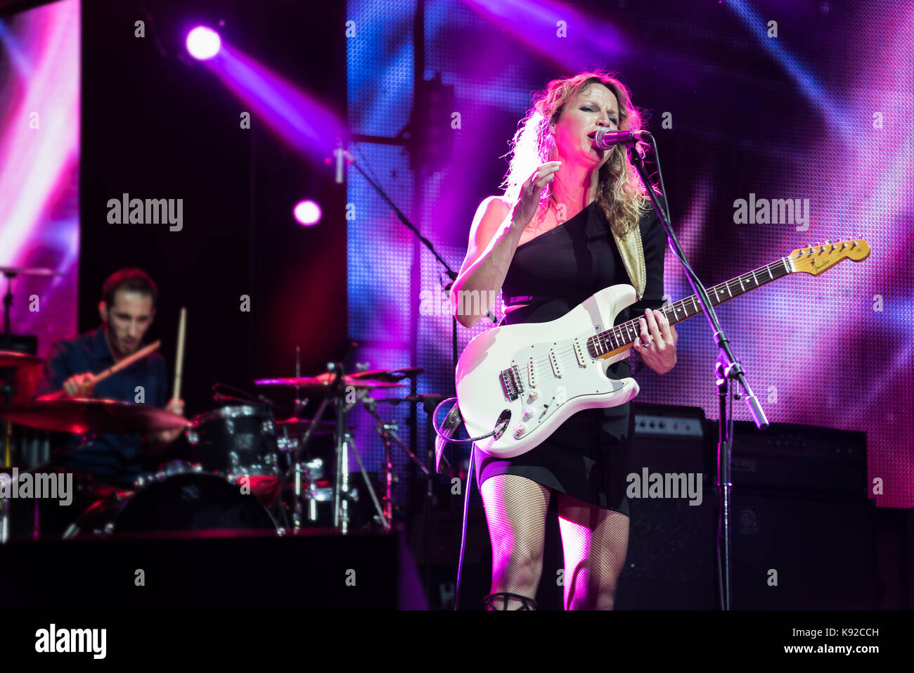 Ana popovic blues -Fotos und -Bildmaterial in hoher Auflösung – Alamy
