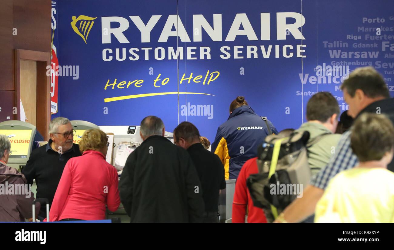 Ryanair kundenservice -Fotos und -Bildmaterial in hoher Auflösung – Alamy