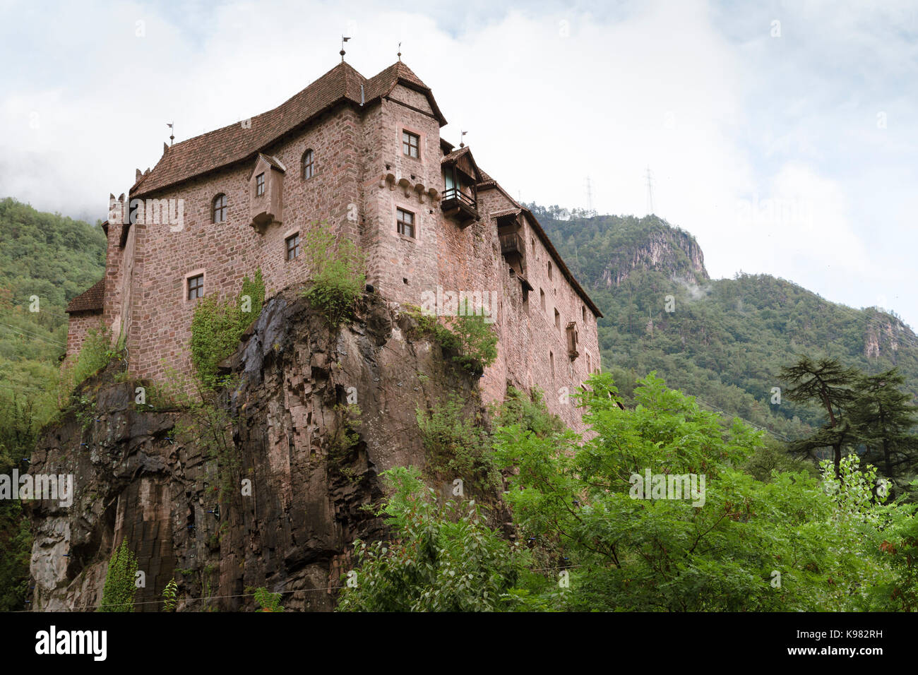 Runkelstein castle -Fotos und -Bildmaterial in hoher Auflösung – Alamy
