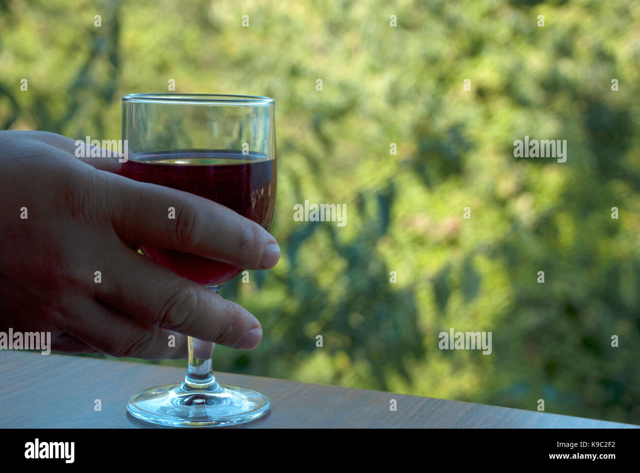 Wein und rotwein -Fotos und -Bildmaterial in hoher Auflösung – Alamy