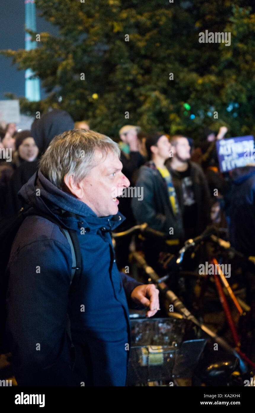 Alexanderplatz demonstration -Fotos und -Bildmaterial in hoher ...