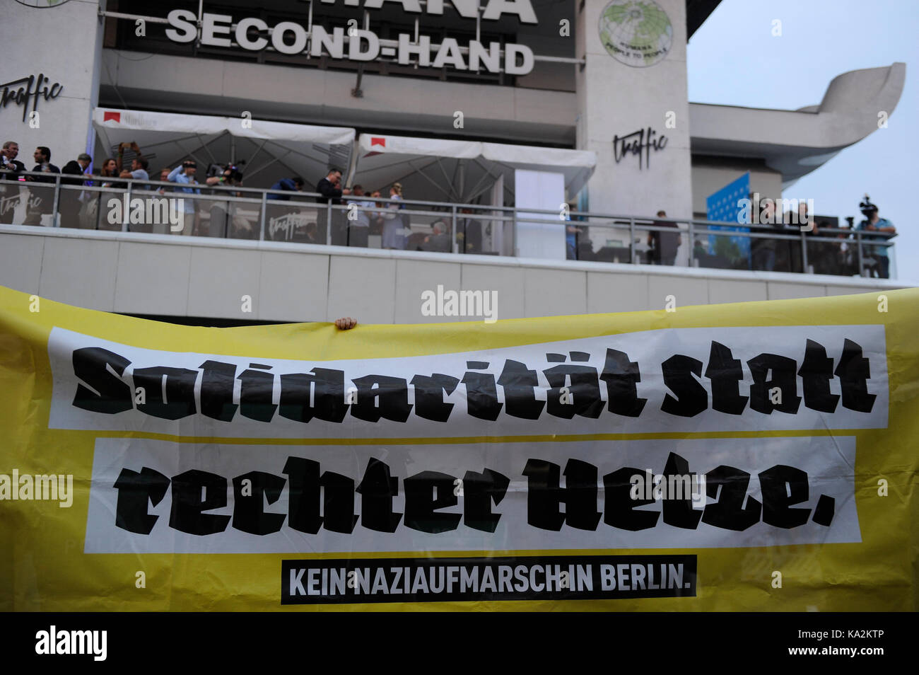 Menschen mit anti afd banner -Fotos und -Bildmaterial in hoher ...