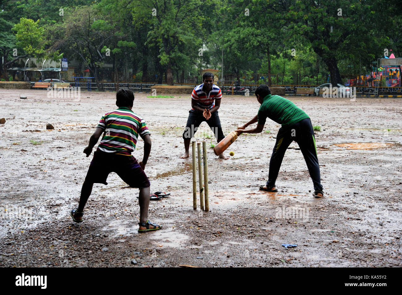 Cricket fledermaus auto -Fotos und -Bildmaterial in hoher Auflösung – Alamy