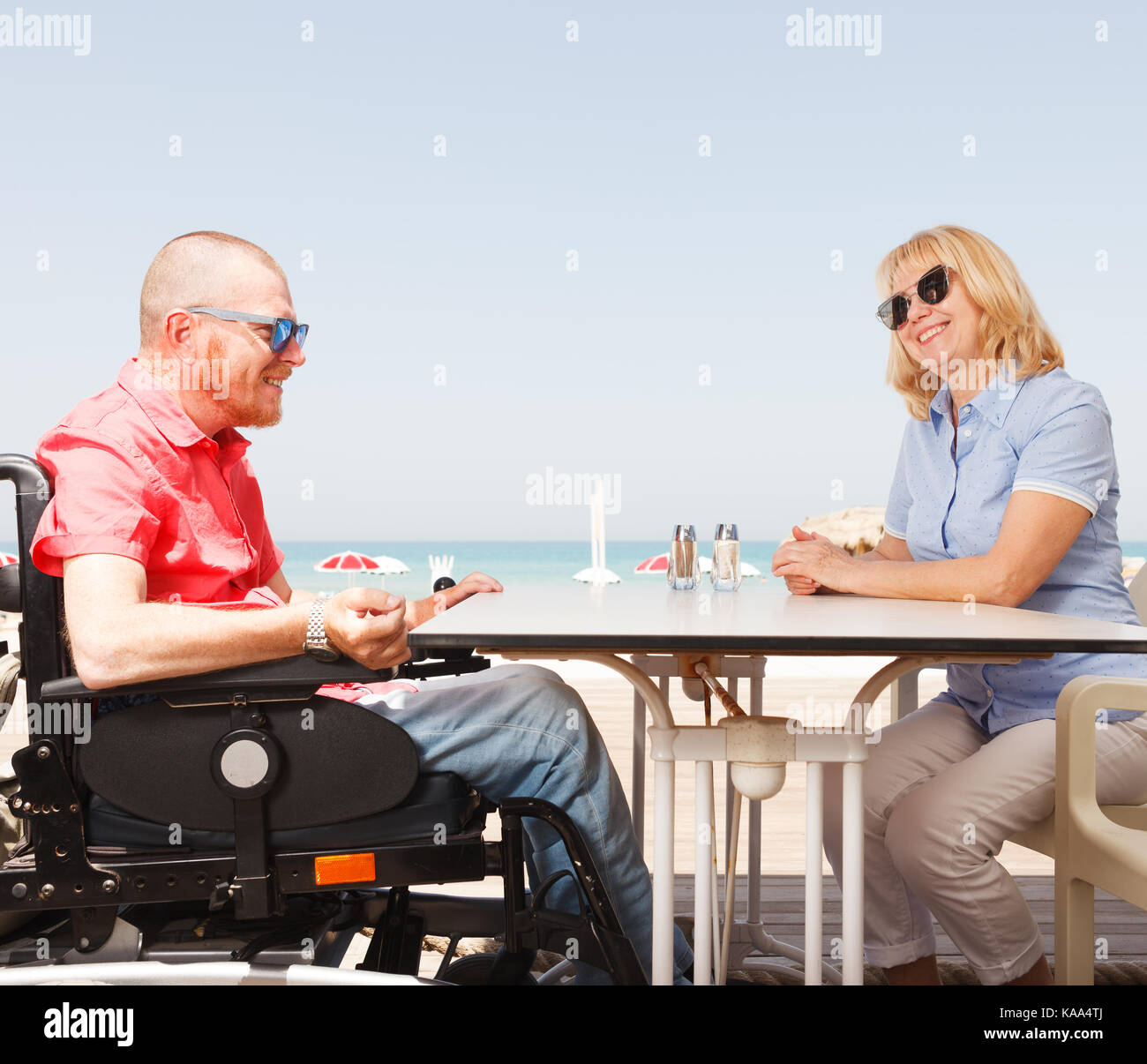 Young disabled -Fotos und -Bildmaterial in hoher Auflösung – Alamy