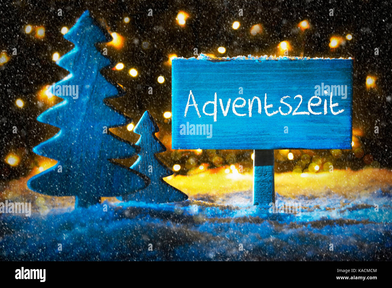 Blue Christmas Tree, Adventszeit bedeutet Advent, Schneeflocken ...