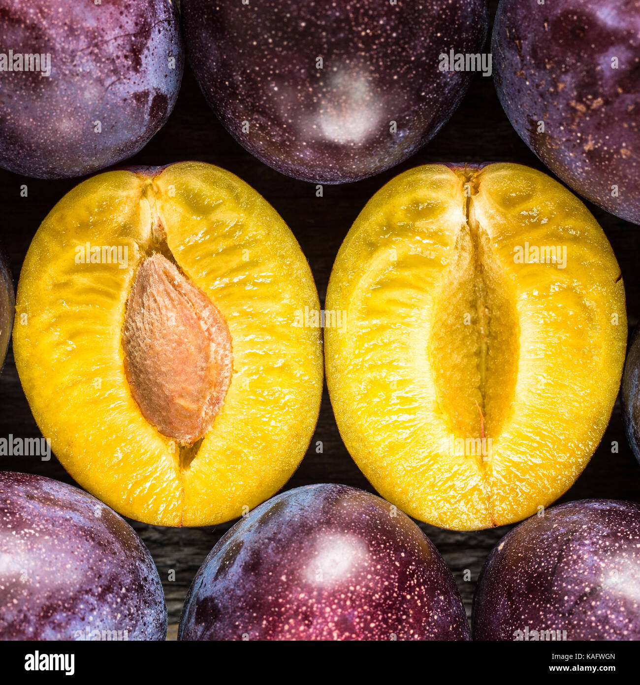 Blaue frucht -Fotos und -Bildmaterial in hoher Auflösung – Alamy