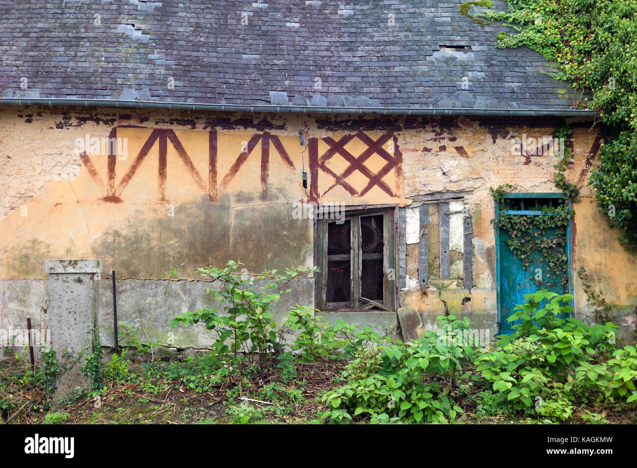 Verfallenes bauernhaus -Fotos und -Bildmaterial in hoher Auflösung – Alamy