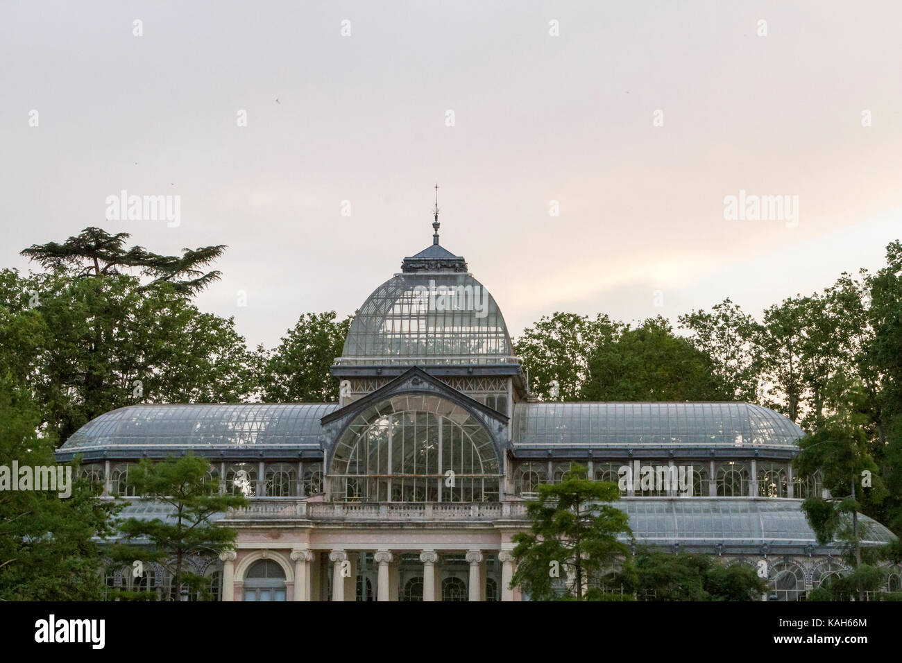 Kristallpalast palacio de cristal -Fotos und -Bildmaterial in hoher ...