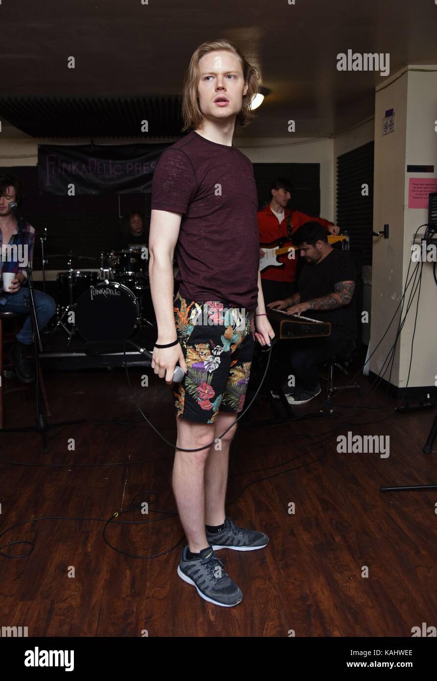 Tyce probiert fleischbraten aus der hölle in vollen zügen -Fotos und ...