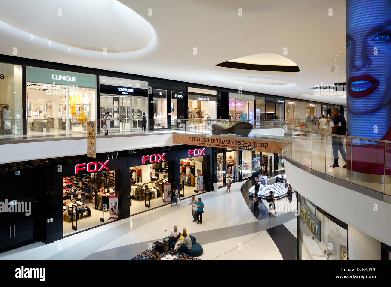 Innenraum der Gindi TLV Fashion Mall Teil der Gindi TLV Wohnanlage ...