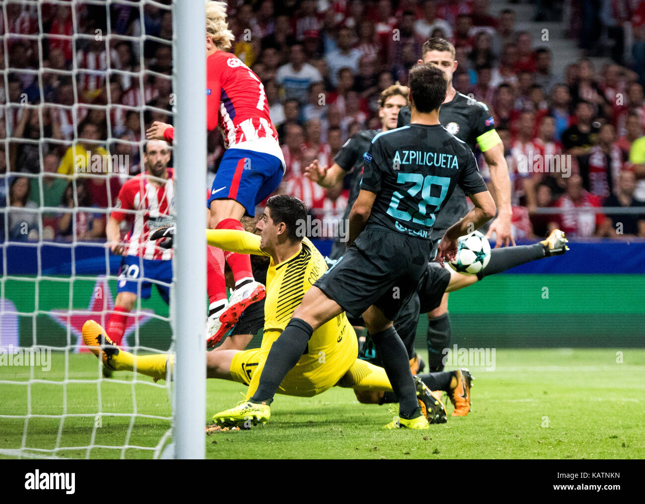 Chelsea Goalkeeper Thibaut Courtois Stockfotos und -bilder Kaufen - Alamy