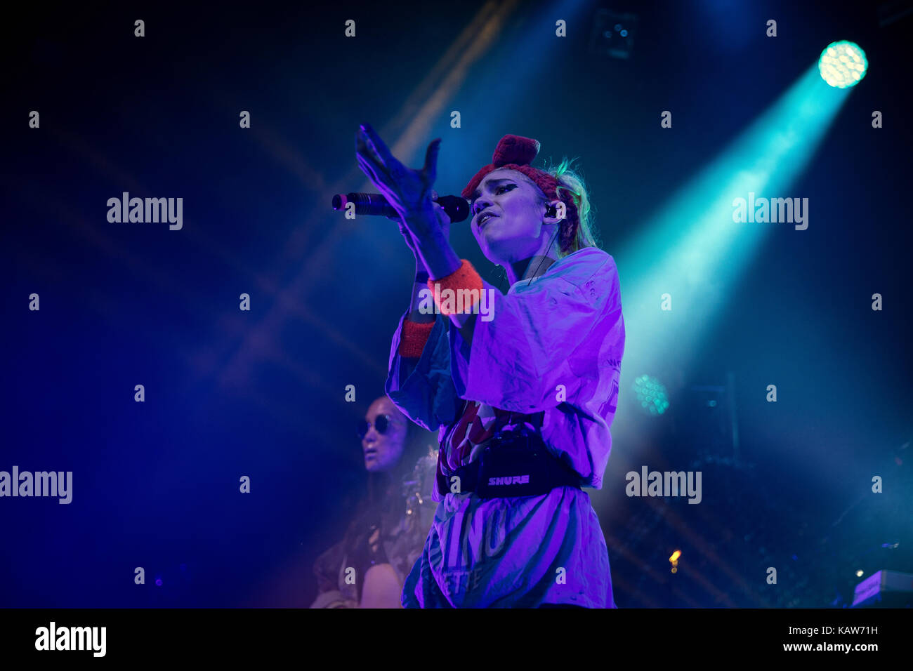 Grimes live -Fotos und -Bildmaterial in hoher Auflösung – Alamy