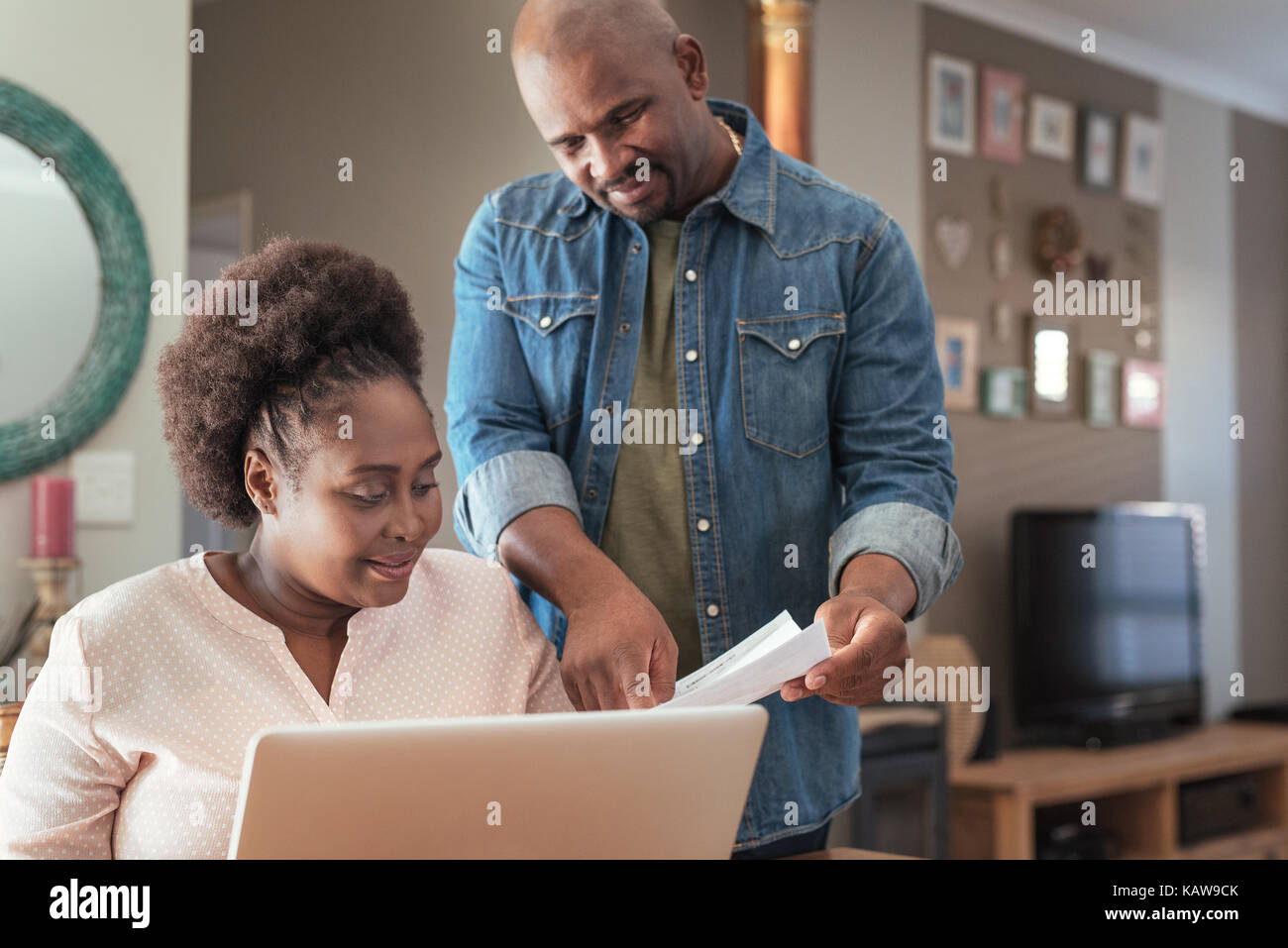 Schwarze rechnungen -Fotos und -Bildmaterial in hoher Auflösung – Alamy