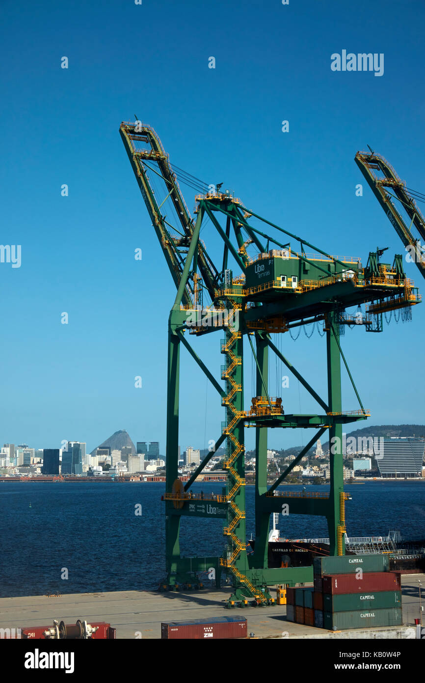 Containers crane -Fotos und -Bildmaterial in hoher Auflösung – Alamy