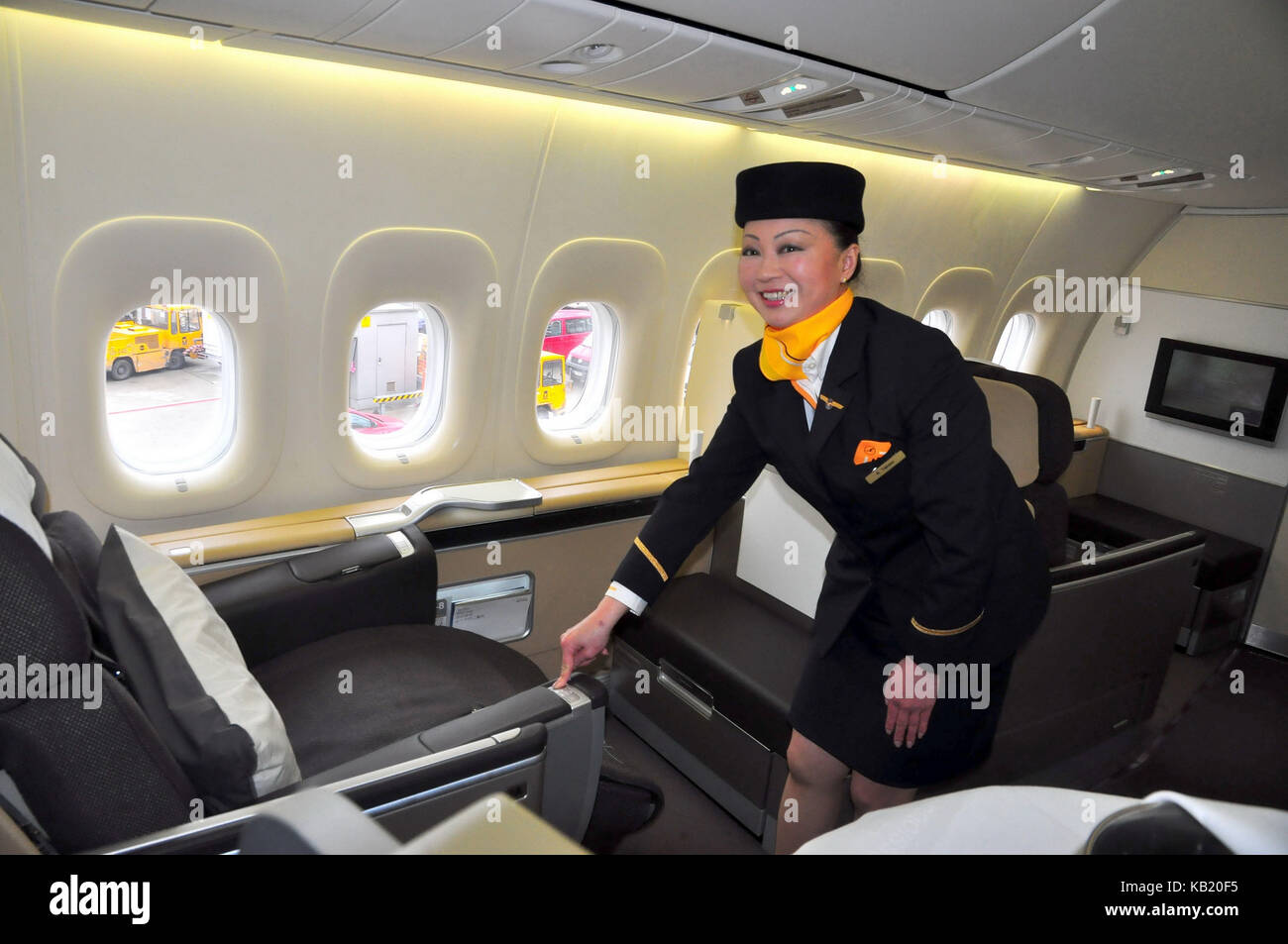 Lufthansa Stewardess Stockfotos & Lufthansa Stewardess Bilder - Alamy