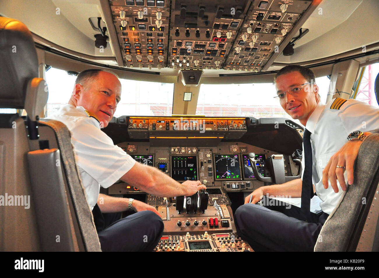 Cockpit Pilot Stockfotos und -bilder Kaufen - Alamy