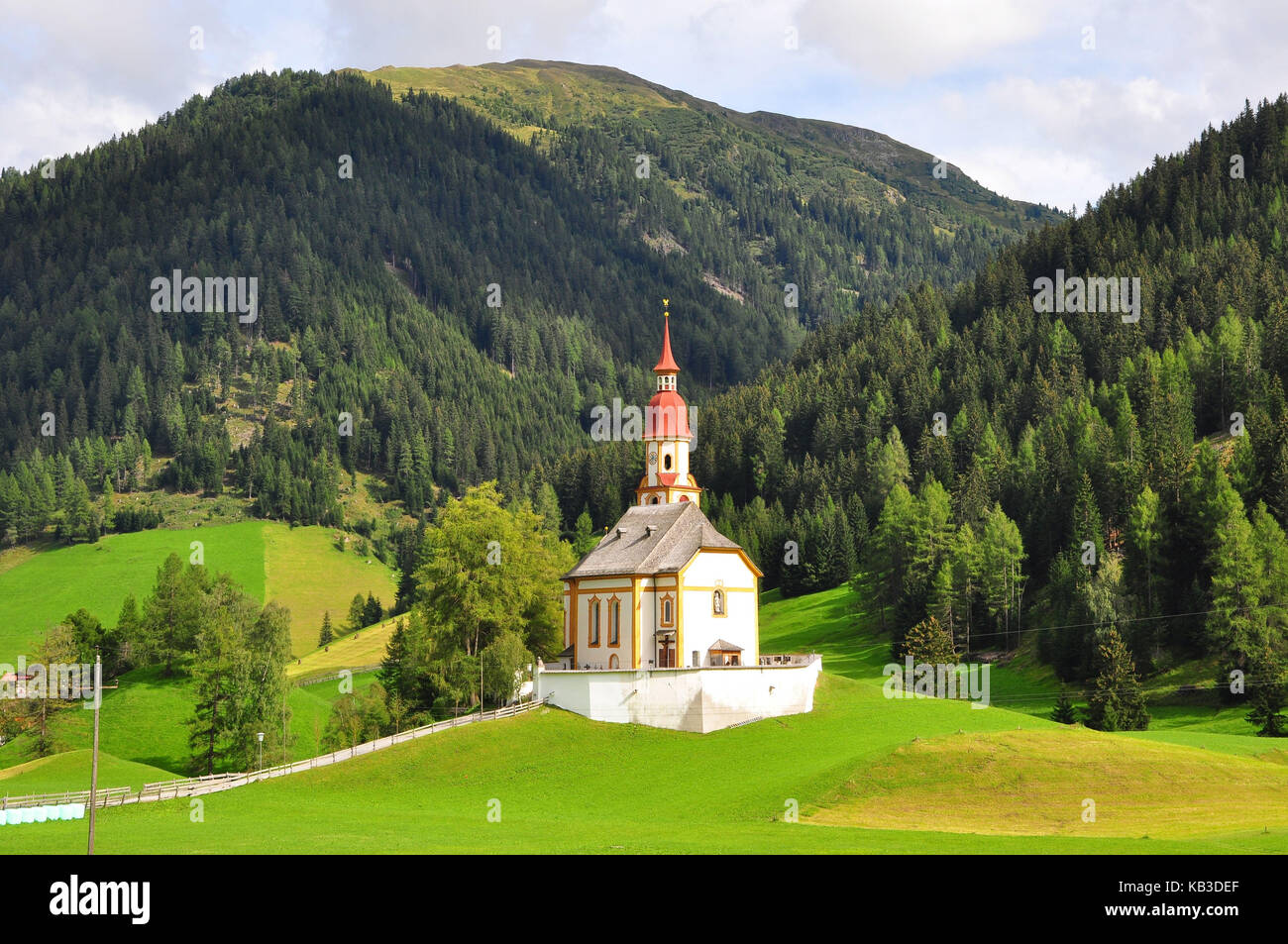 Österreich, Tirol, Obernberger Tal, Obernberg, Pfarrkirche St. Nikolaus ...