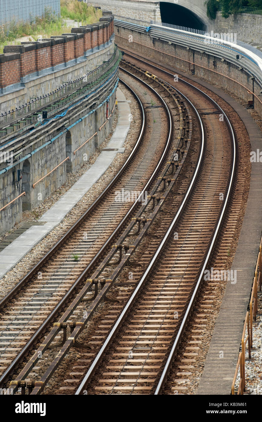 Eisenbahnschienen Parallel Stockfotos und -bilder Kaufen - Alamy