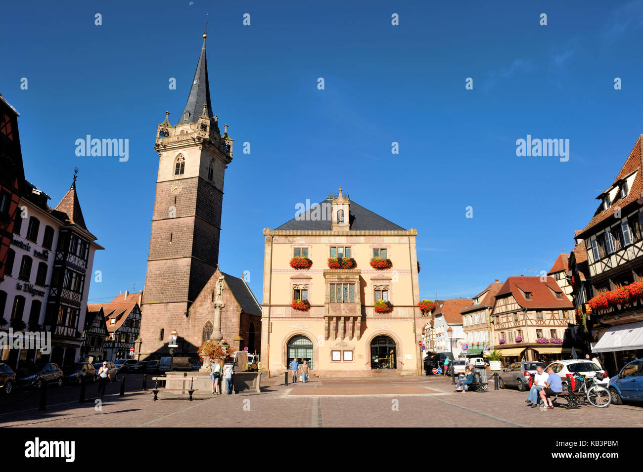 Frankreich, Bas Rhin, Obernai, Marktplatz, die Kapelle Tower, Sainte ...