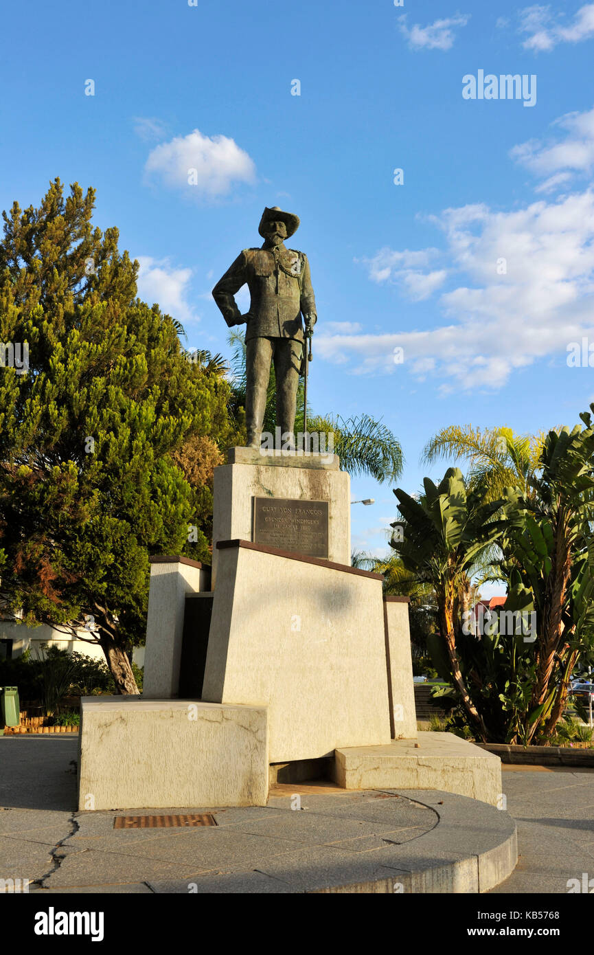Monument namibia statue windhoek -Fotos und -Bildmaterial in hoher ...