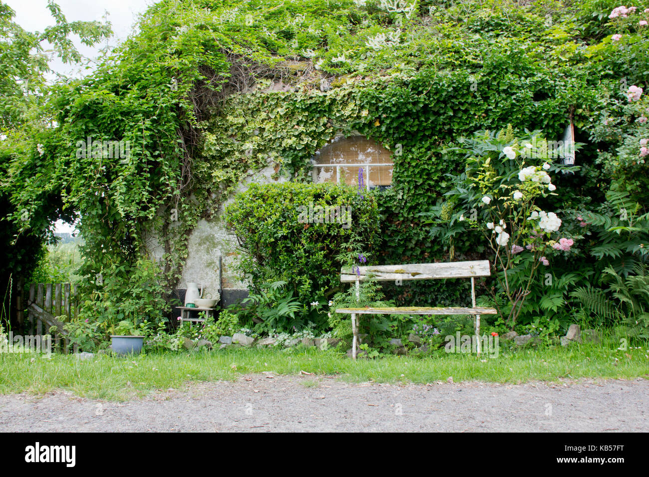 Altes gartenhaus -Fotos und -Bildmaterial in hoher Auflösung – Alamy