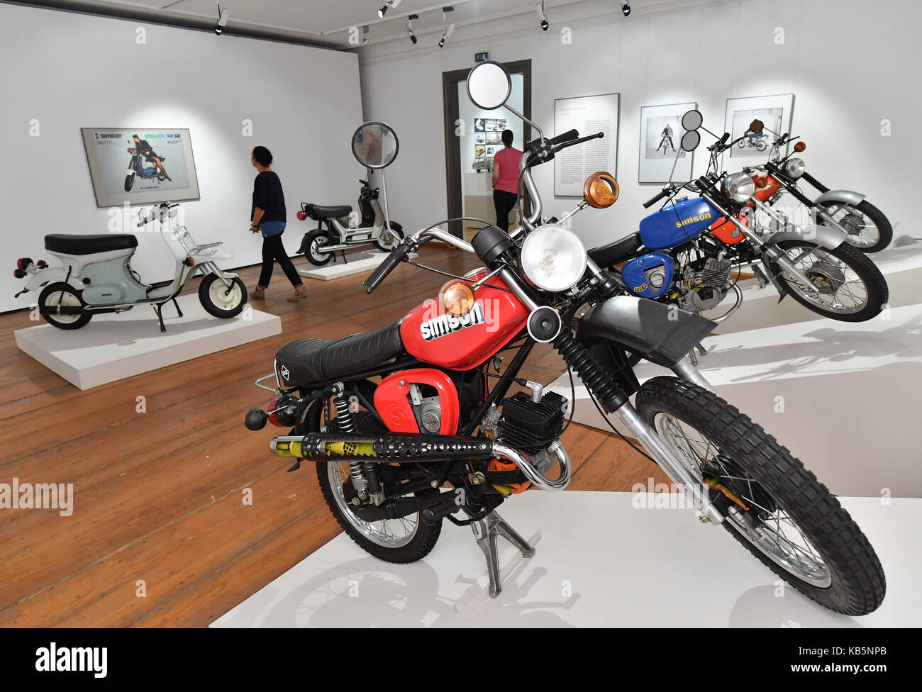 Gera, Deutschland. 28 Sep, 2017. Verschiedene Simson Modelle auf der ...