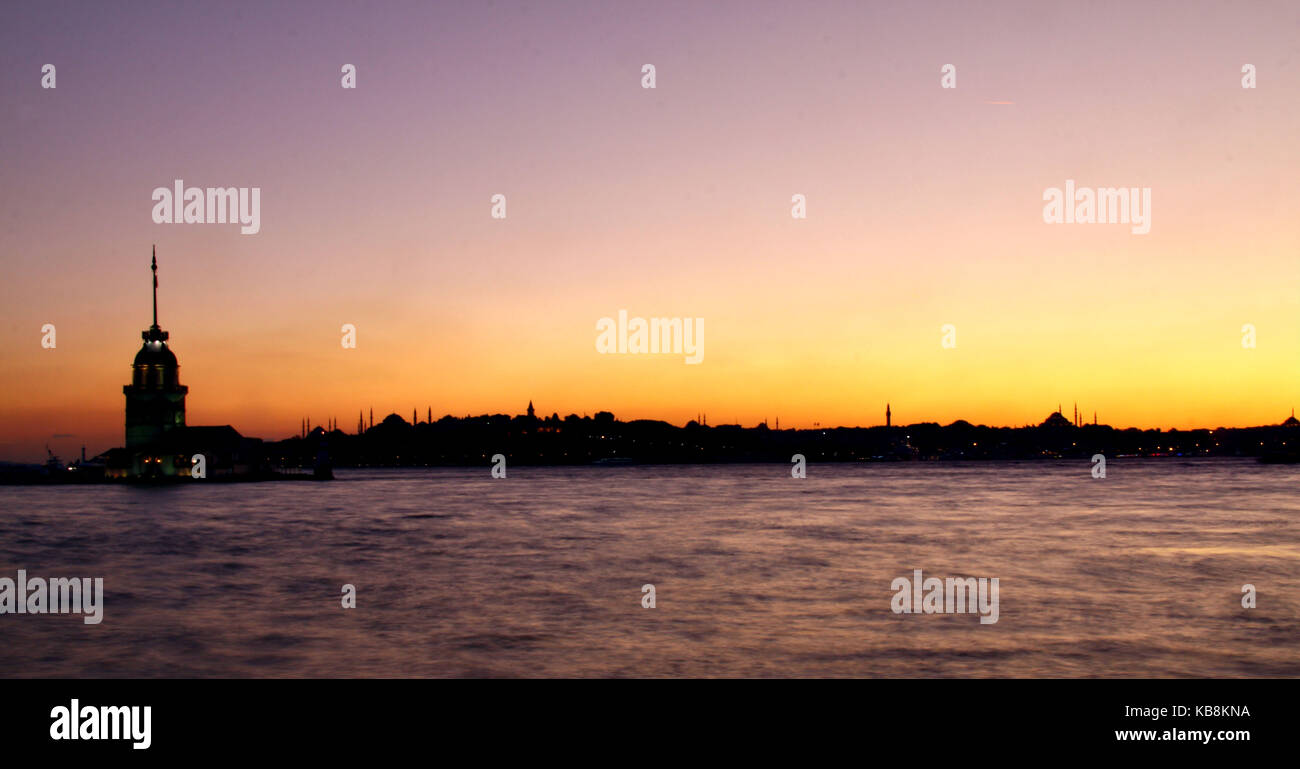 Turm silhouette -Fotos und -Bildmaterial in hoher Auflösung – Alamy