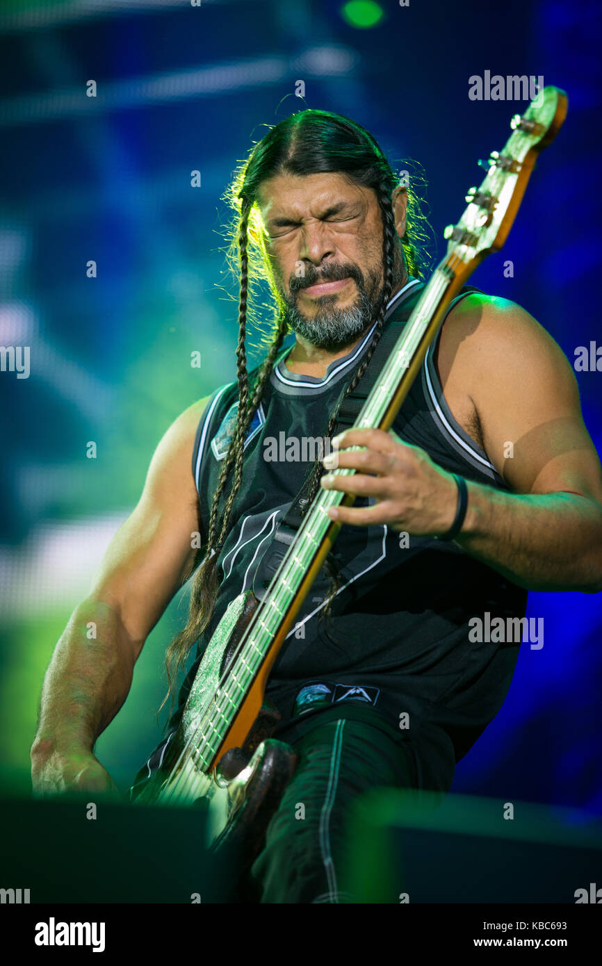Metallica bassist -Fotos und -Bildmaterial in hoher Auflösung – Alamy